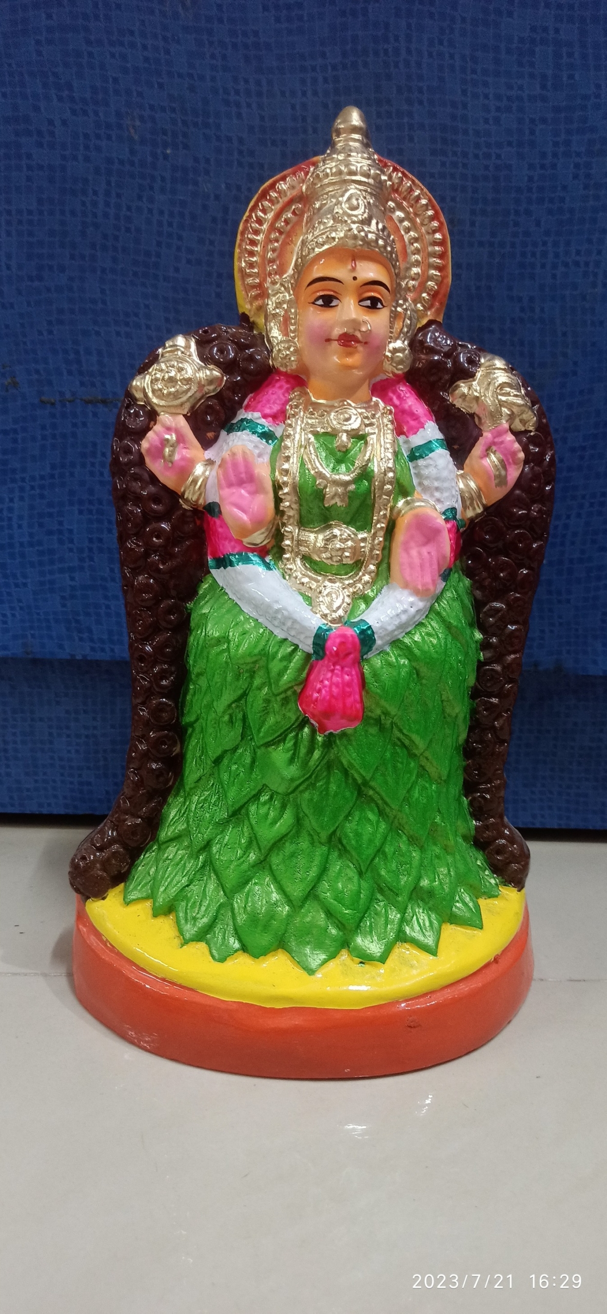 KURAI THEERKKUM VETRILAI AMMAN – CLAY – 11″ – LA PAN – Welcome to ...